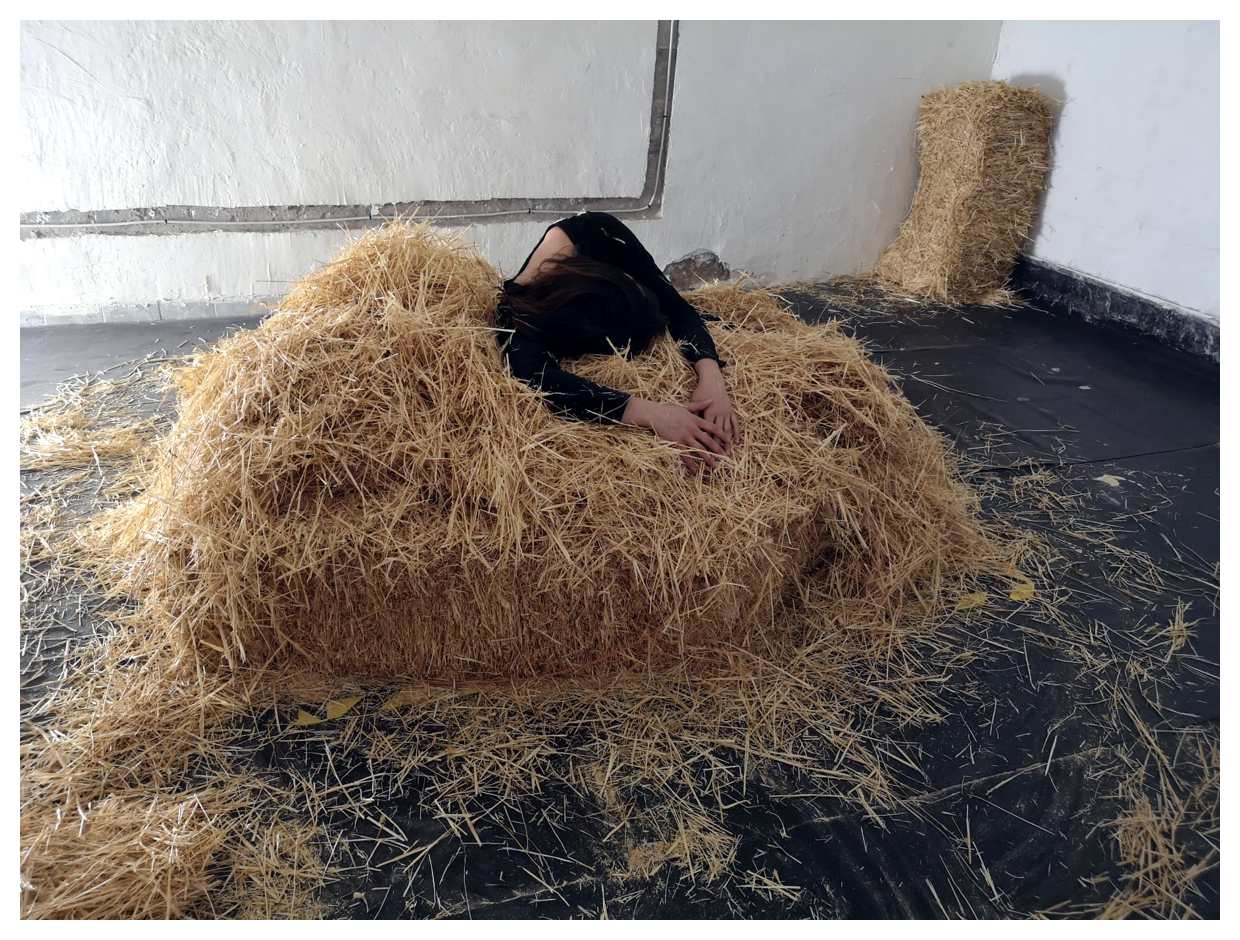 Ángela Brun: El arte como poema visual y escénico – La Tundra Revista